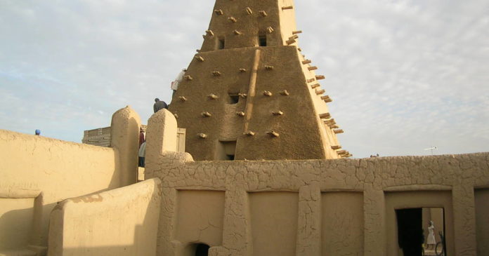 Timbuktu Underdeveloped City with Wonderful Mosque - Gets Ready